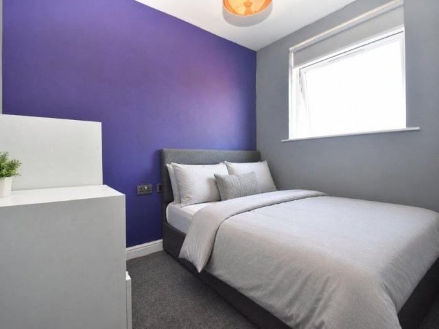 1 bedroom in a house share to rent