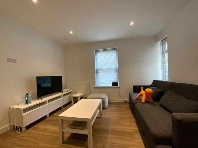 1 bedroom in a house share to rent