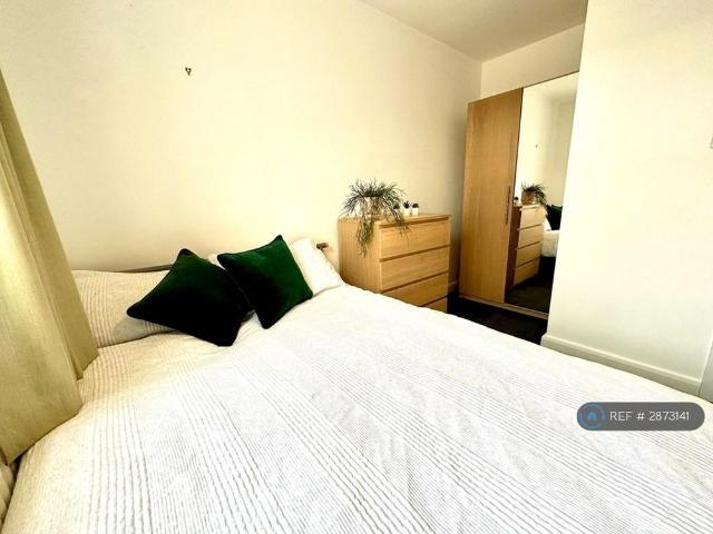 1 bedroom in a house share to rent