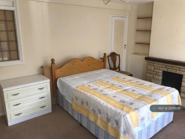 1 bedroom in a house share to rent