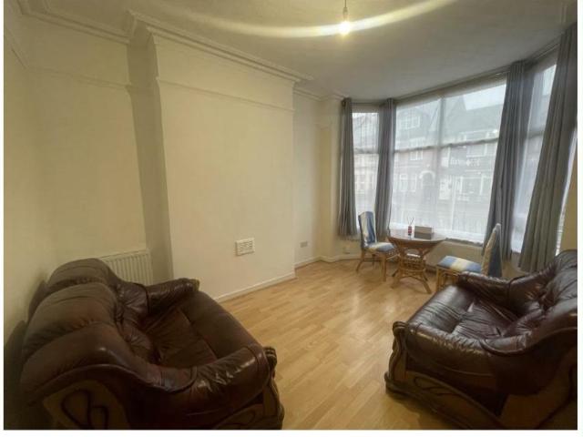 1 bedroom in a house share to rent