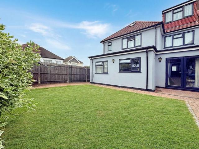 1 bedroom in a house share to rent