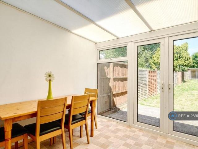 1 bedroom in a house share to rent
