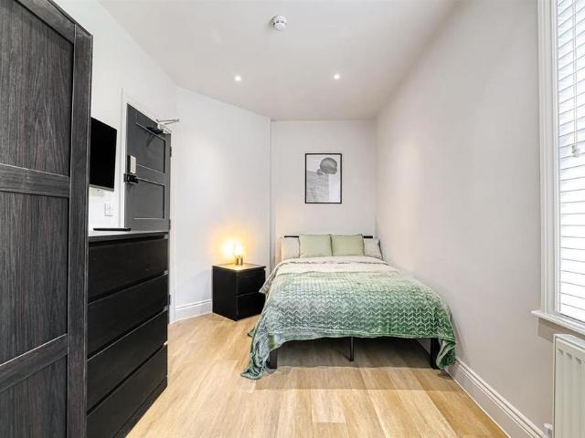1 bedroom in a house share to rent