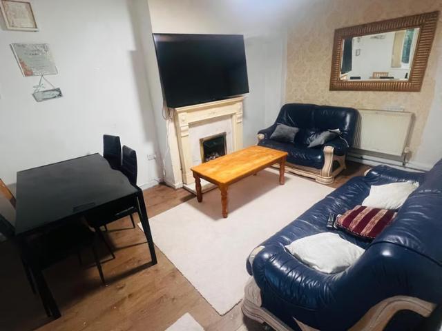1 bedroom in a house share to rent