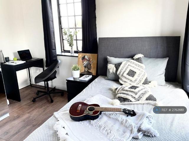 1 bedroom in a house share to rent