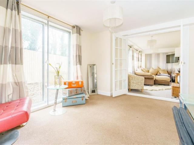 1 bedroom in a house share to rent