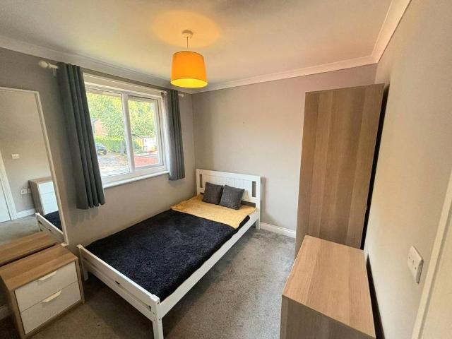 1 bedroom in a house share to rent