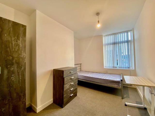 1 bedroom in a house share to rent