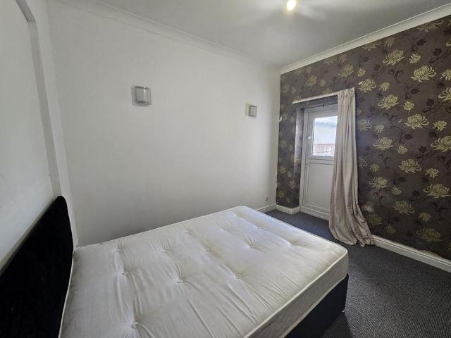 1 bedroom in a house share to rent