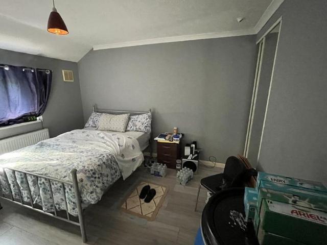 1 bedroom in a house share to rent