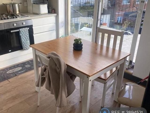 1 bedroom in a house share to rent
