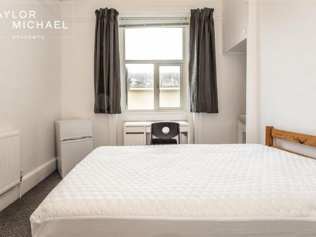 1 bedroom in a house share to rent