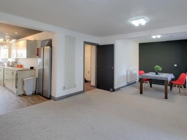 1 bedroom in a house share to rent