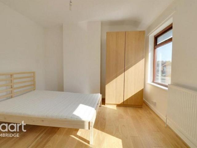 1 bedroom in a house share to rent