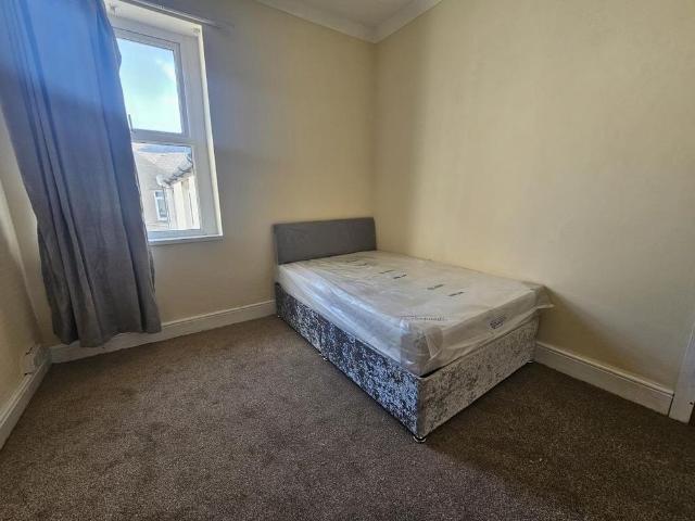 1 bedroom in a house share to rent