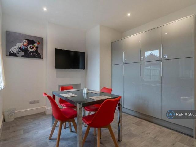 1 bedroom in a house share to rent