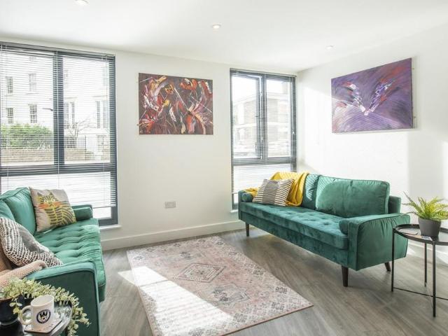 1 bedroom in a house share to rent