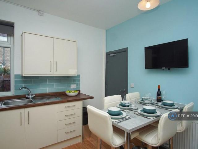 1 bedroom in a house share to rent