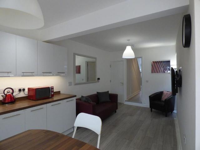 1 bedroom in a house share to rent