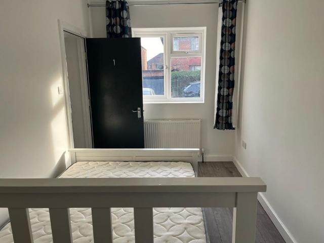 1 bedroom in a house share to rent