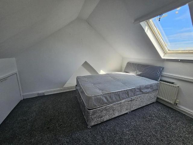 1 bedroom in a house share to rent