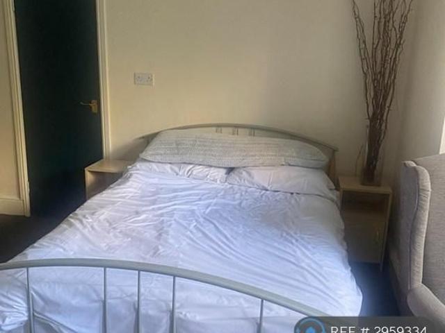 1 bedroom in a house share to rent