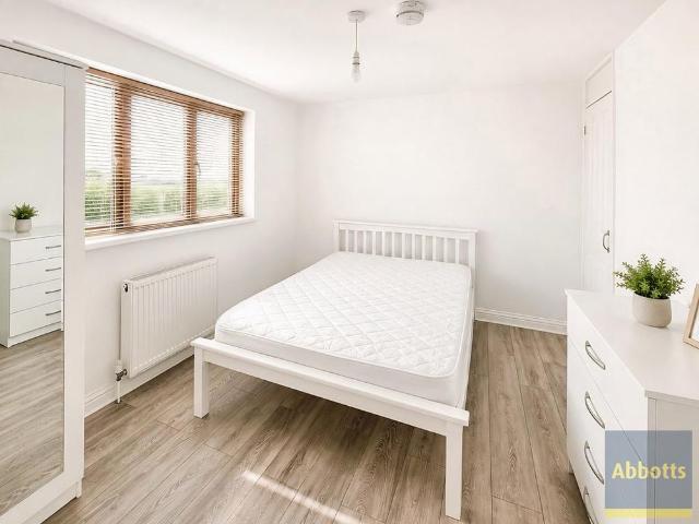 1 bedroom in a house share to rent