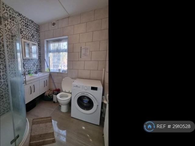 1 bedroom in a house share to rent