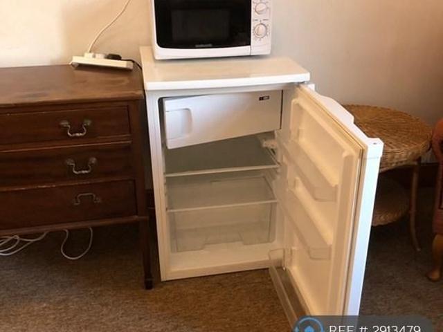 1 bedroom in a house share to rent