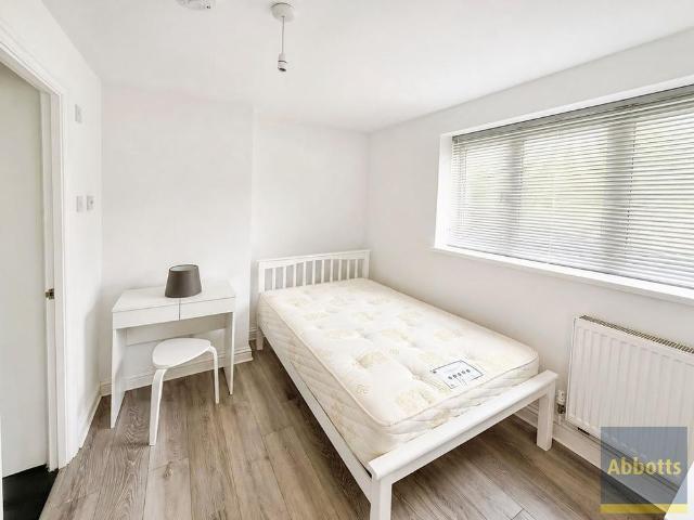 1 bedroom in a house share to rent