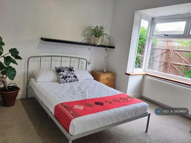 1 bedroom in a house share to rent