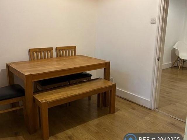 1 bedroom in a house share to rent