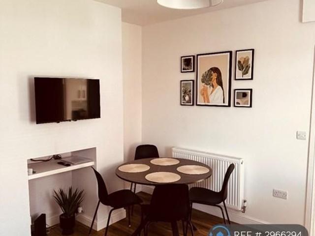 1 bedroom in a house share to rent