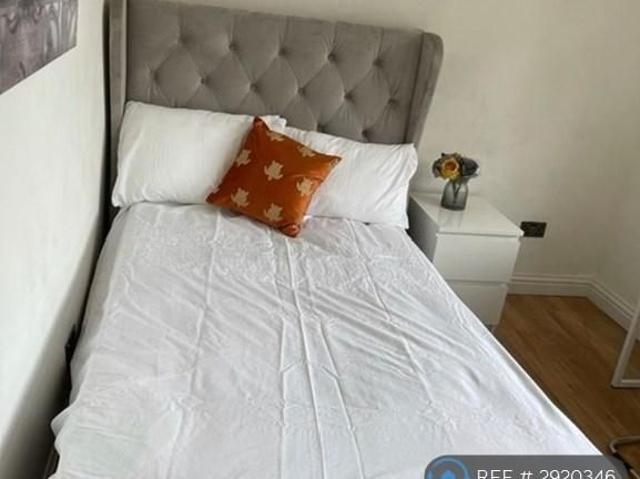 1 bedroom in a house share to rent