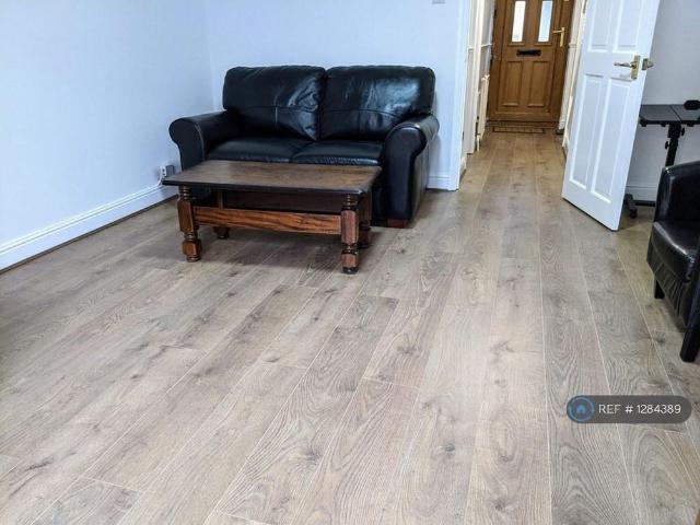 1 bedroom in a house share to rent