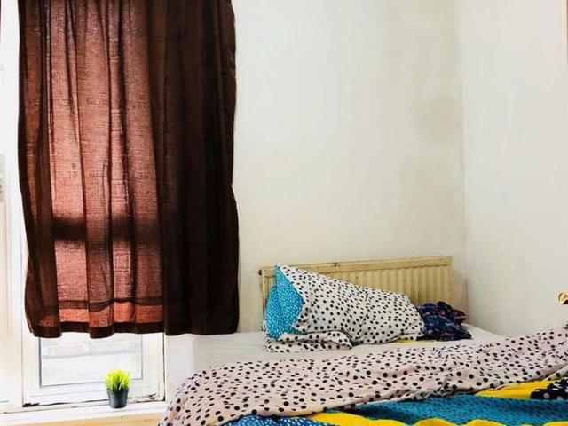 1 bedroom in a house share to rent