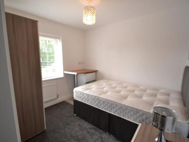1 bedroom in a house share to rent