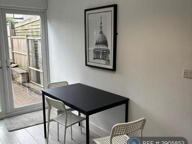 1 bedroom in a house share to rent