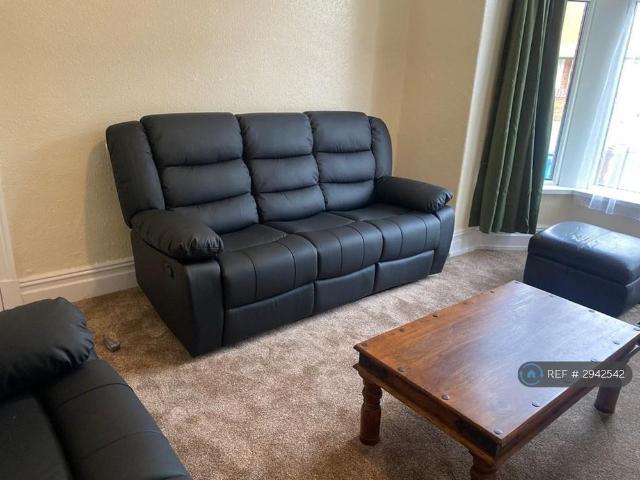 1 bedroom in a house share to rent