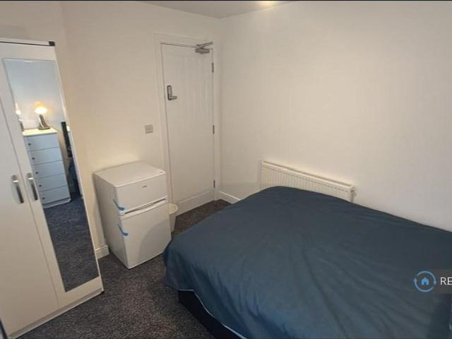 1 bedroom in a house share to rent