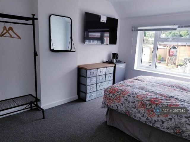 1 bedroom in a house share to rent