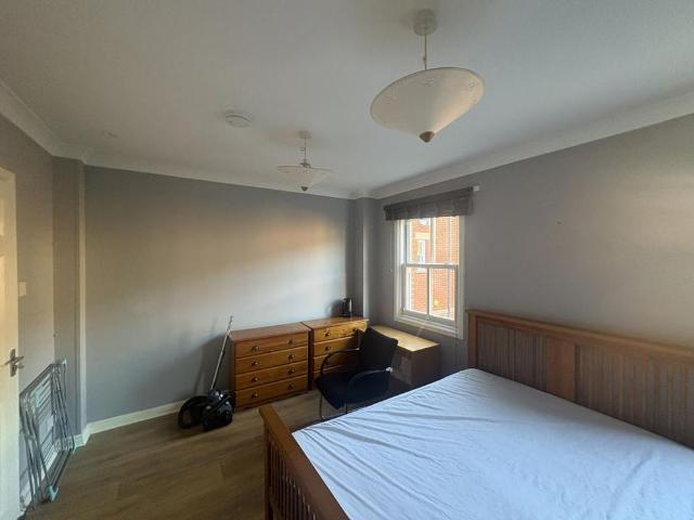 1 bedroom in a house share to rent