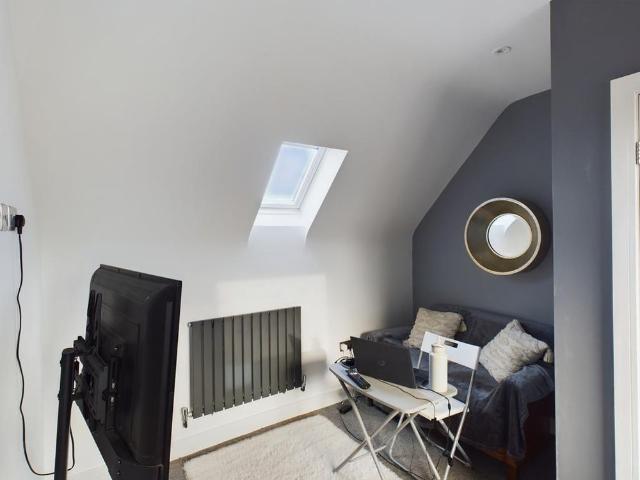 1 bedroom in a house share to rent
