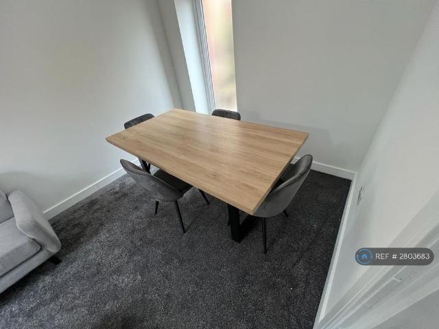 1 bedroom in a house share to rent