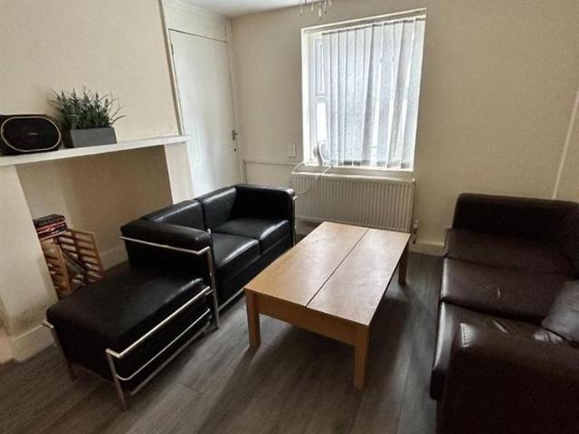 1 bedroom in a house share to rent