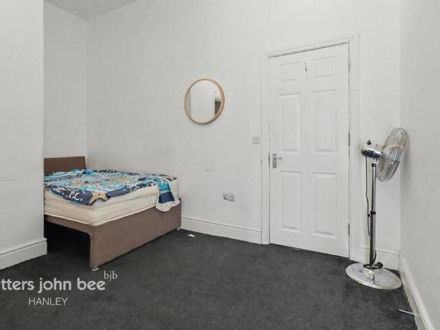 1 bedroom in a house share to rent