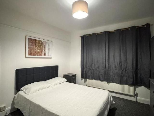 1 bedroom in a house share to rent