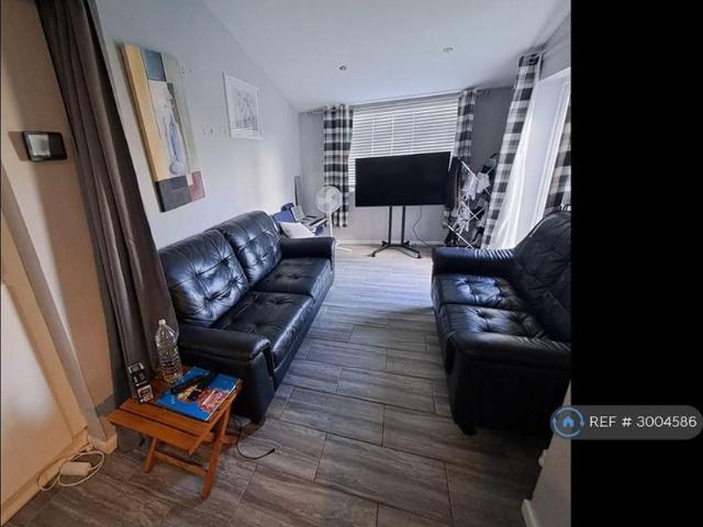 1 bedroom in a house share to rent
