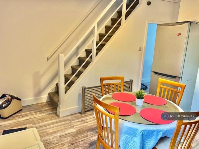 1 bedroom in a house share to rent
